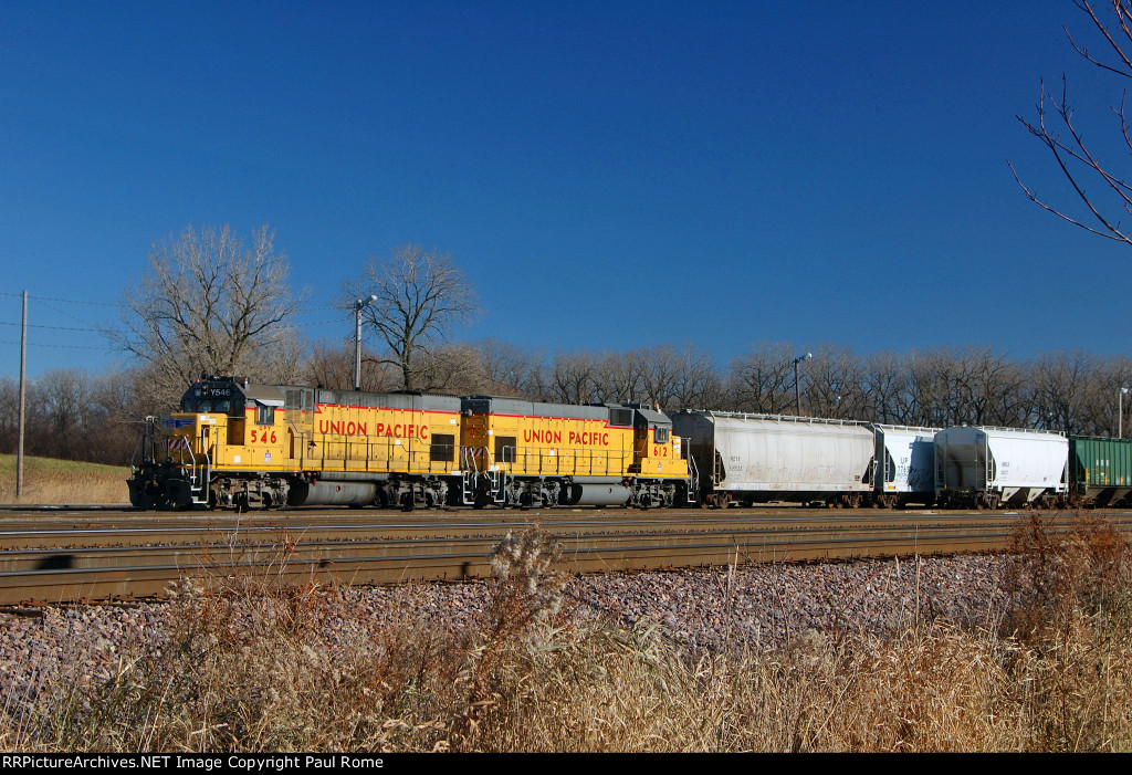 UPY 546 - 612, EMD GP15-1, ex CNW 4401, ex MP 1612, Westbound on the UPRR